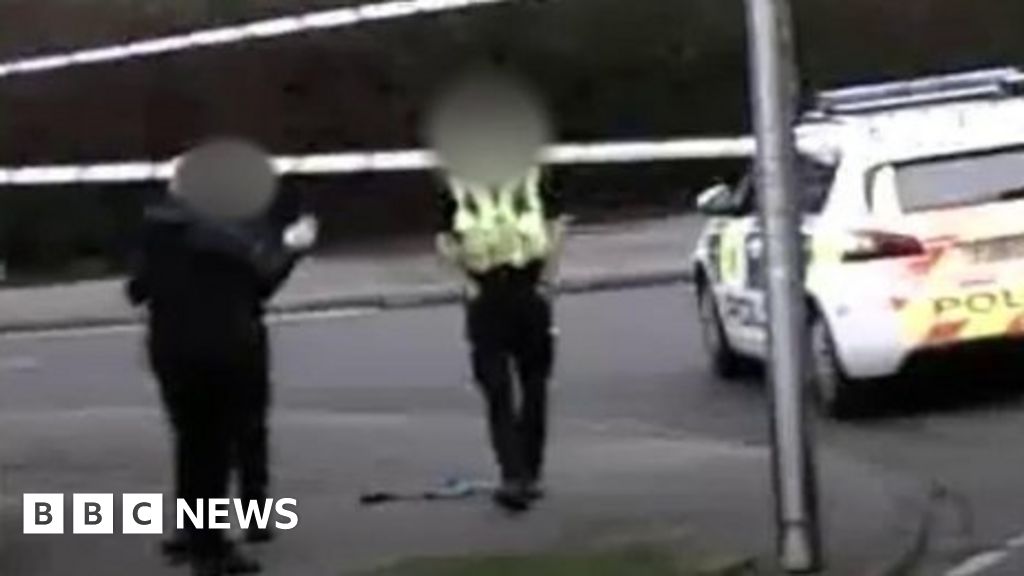 Man complains over Seacroft filming arrest - BBC News