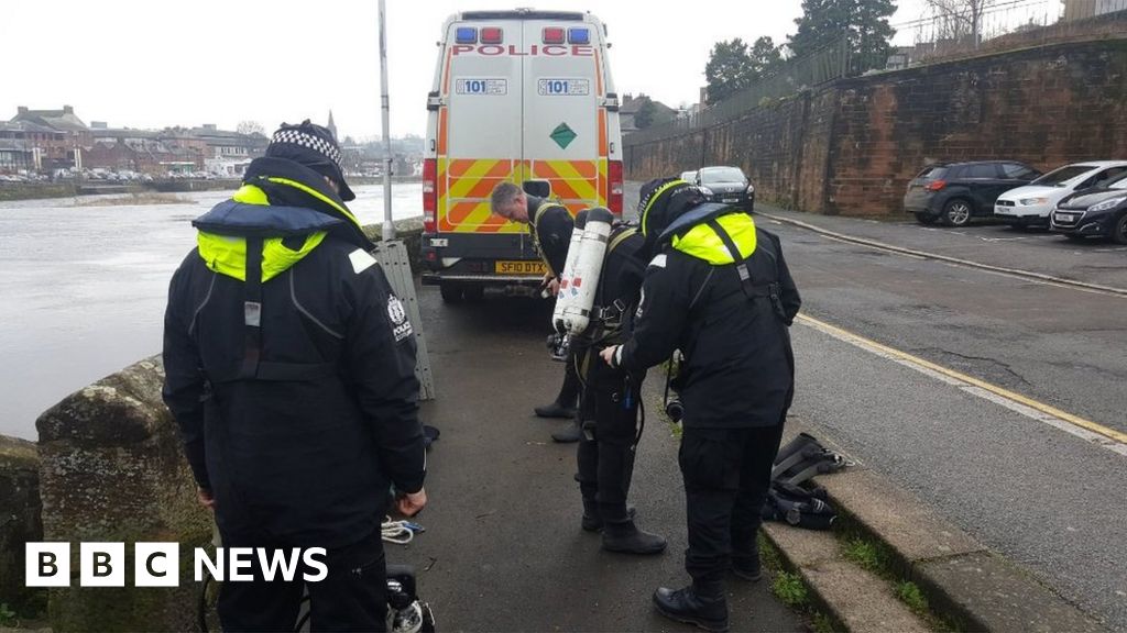 Underwater team resumes River Nith search for Bryan Cowie - BBC News