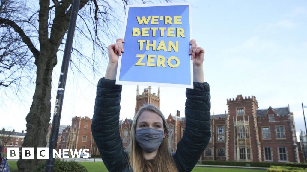 Coronavirus: QUB student union staff in plea over furlough pay