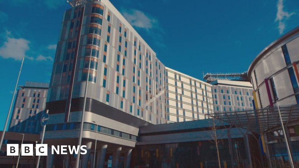 Behind the scenes of Scotland's 'super-hospital' - BBC News