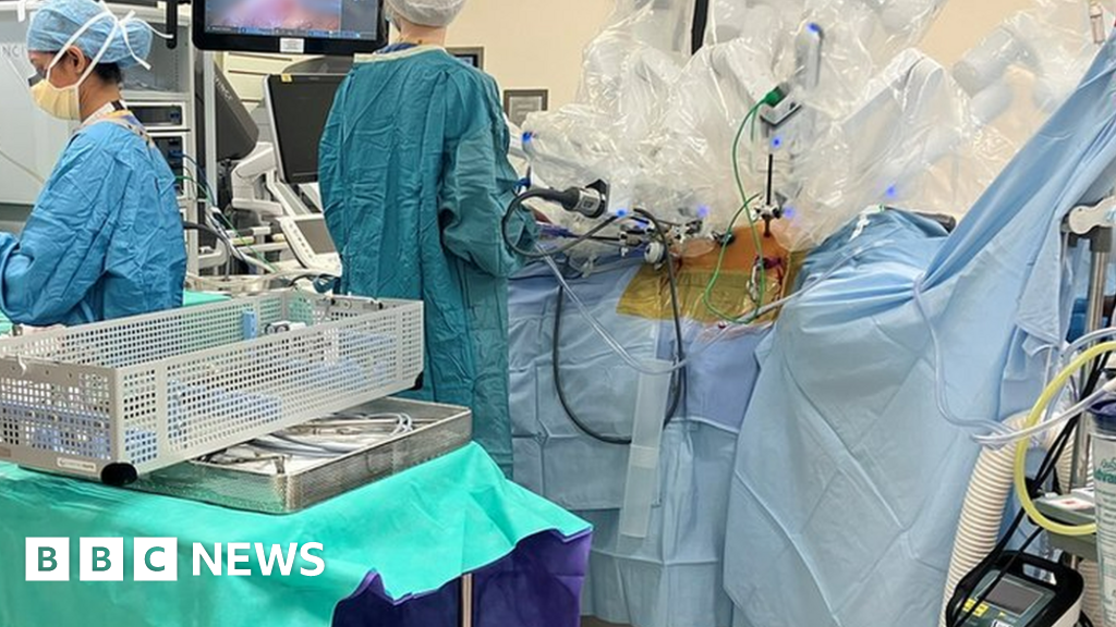 Leicester NHS trust receives £1.5m for robot surgery theatre