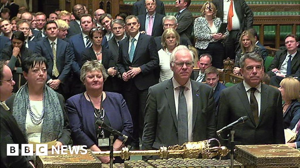 Brexit bill: Lords back down over issue of residents' rights - BBC News