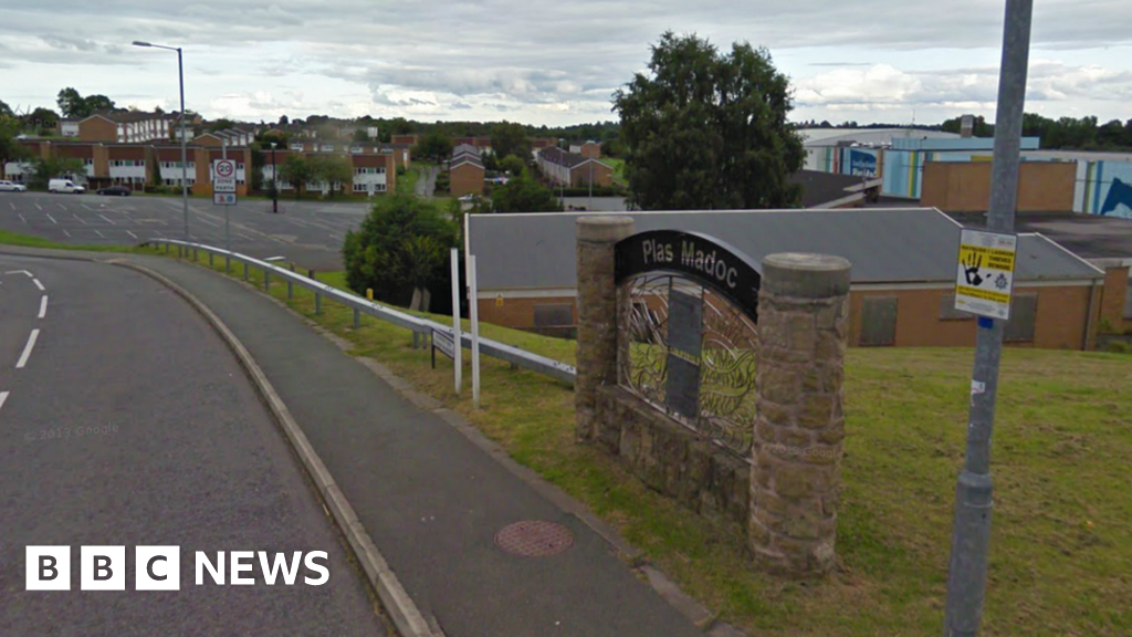 Tenants' opinions on Plas Madoc improvement work sought - BBC News
