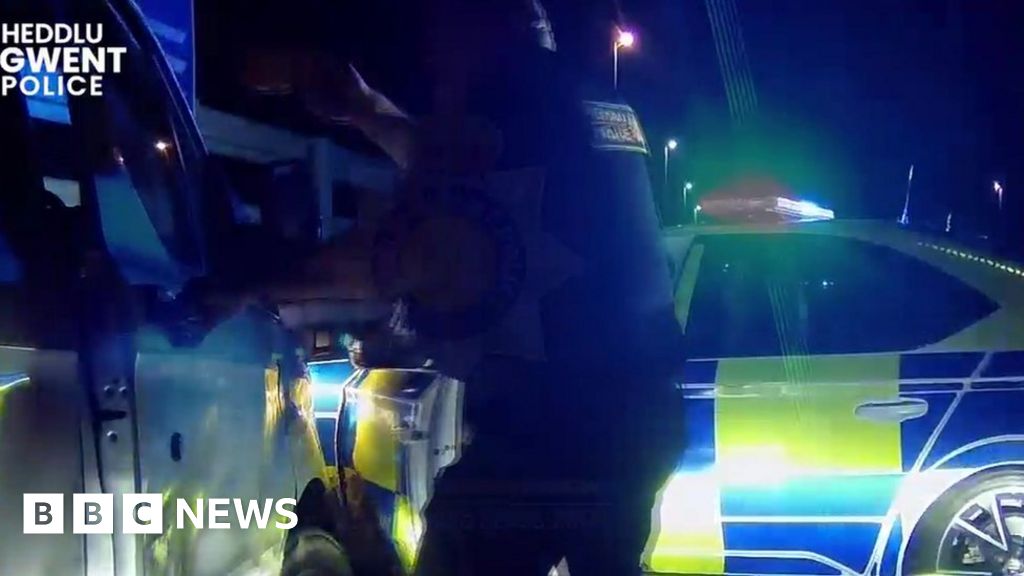 M4: Dashcam captures 'shocking' high-speed police chase - BBC News