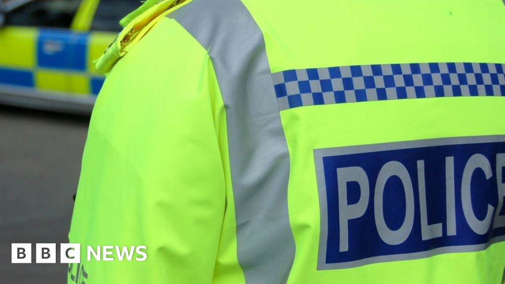 Police investigate 'suspicious' death in Alloa - BBC News