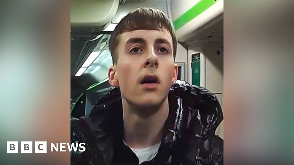 Nottinghamshire: Man sought over assault on rail staff on train
