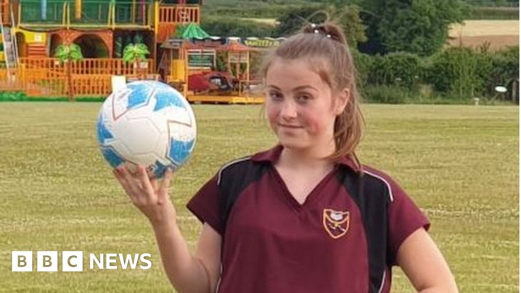 Bellingham message gives girl with cancer a 'bit of happy time' - BBC News