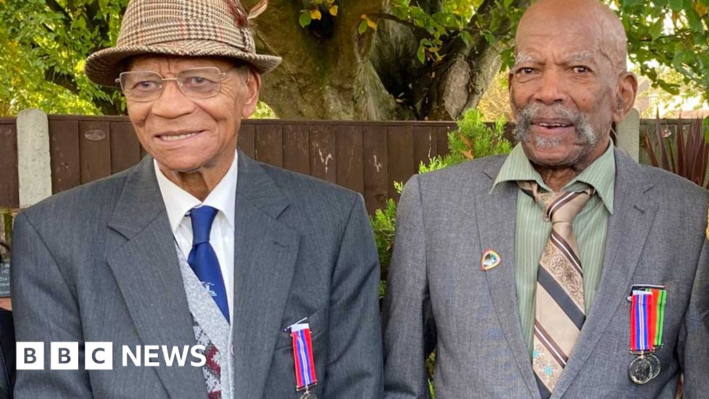 Caribbean WW2 veterans receive medals at RAF Marham - BBC News