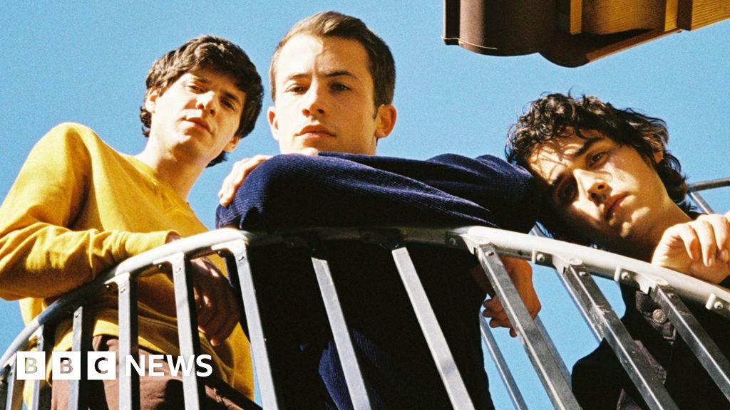 Wallows: Putting Hollywood on hold for the sake of music - BBC News
