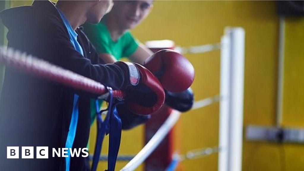 Boxing Junior Championships cancelled due to 'threat to life' - BBC News