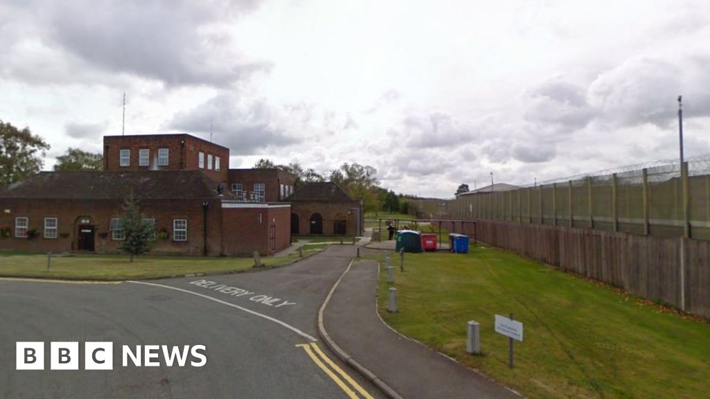 HMP Highpoint: Imitation gun found before BB gun and bullet - BBC News