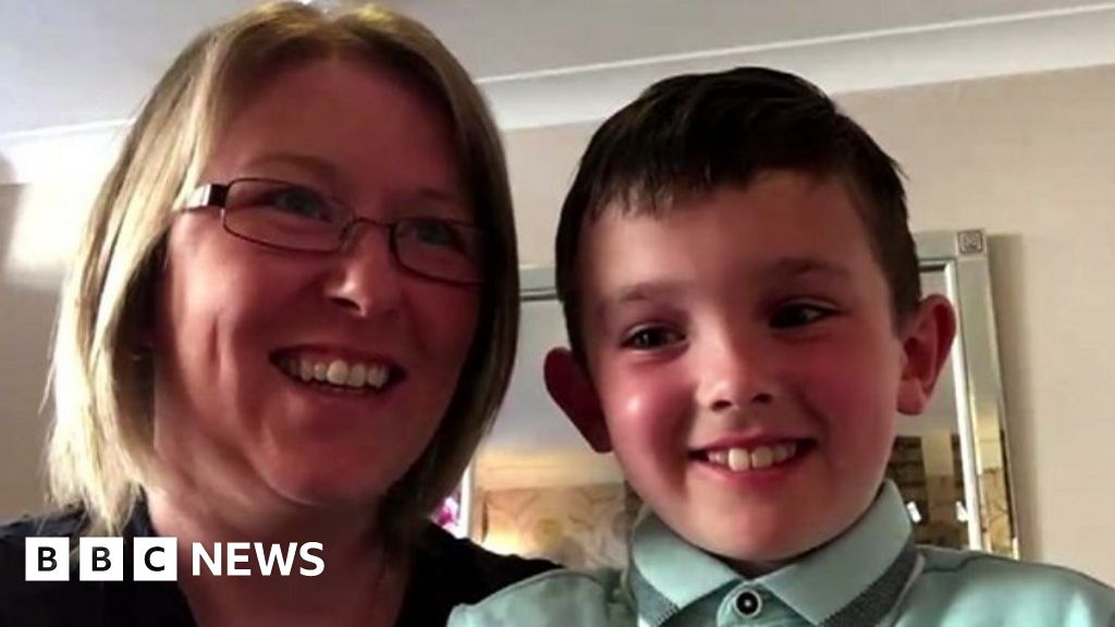 Eight-year-old boy praised for his quick thinking - BBC News