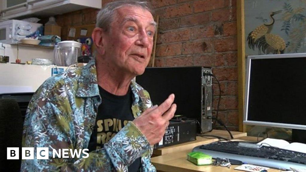 Howard Marks obituary: From drug smuggling to writing - BBC News