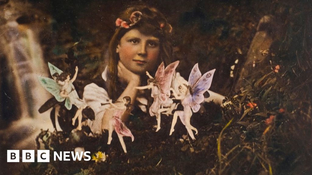 Cottingley Fairies photos sell for £50,000