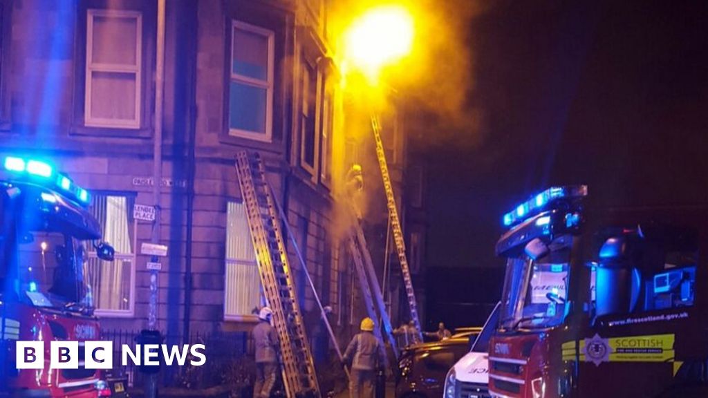 Two people in critical condition after Glasgow flats fire - BBC News
