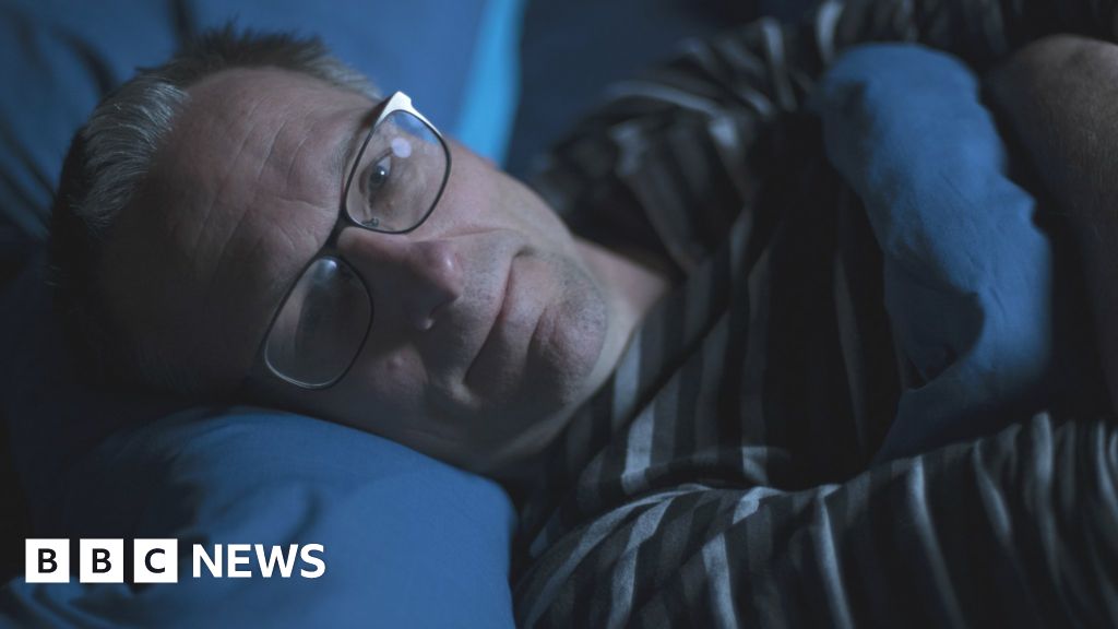 Why Dr Michael Mosley started the BBC Sleep Challenge - BBC News