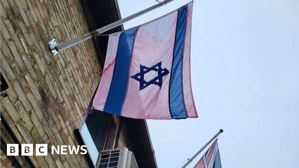 Israel flag defaced on Borehamwood & Elstree Town Council office - BBC News