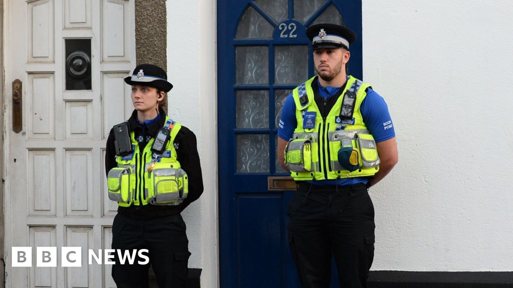 Cardiff terror arrest: Extended detention for suspect - BBC News