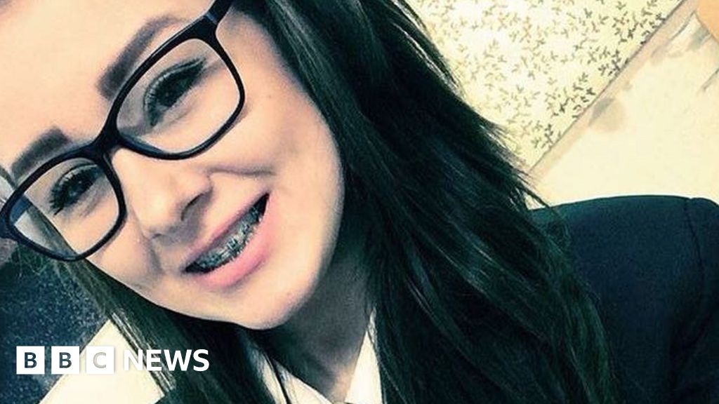 Jade Lynch: Missing St Helens girl's social media 'silence' - BBC News