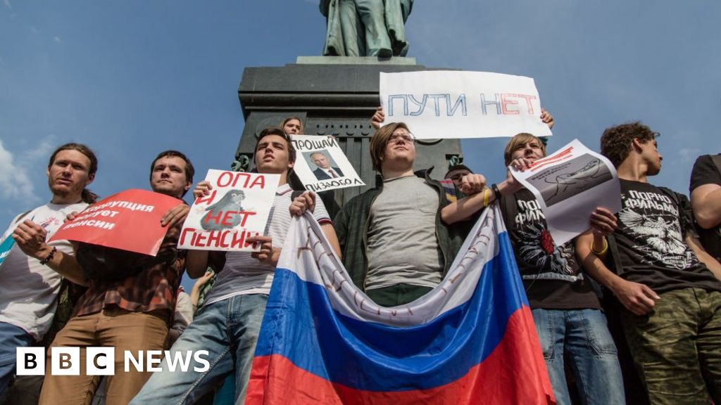 Russia: Google removes Putin critic's ads from YouTube