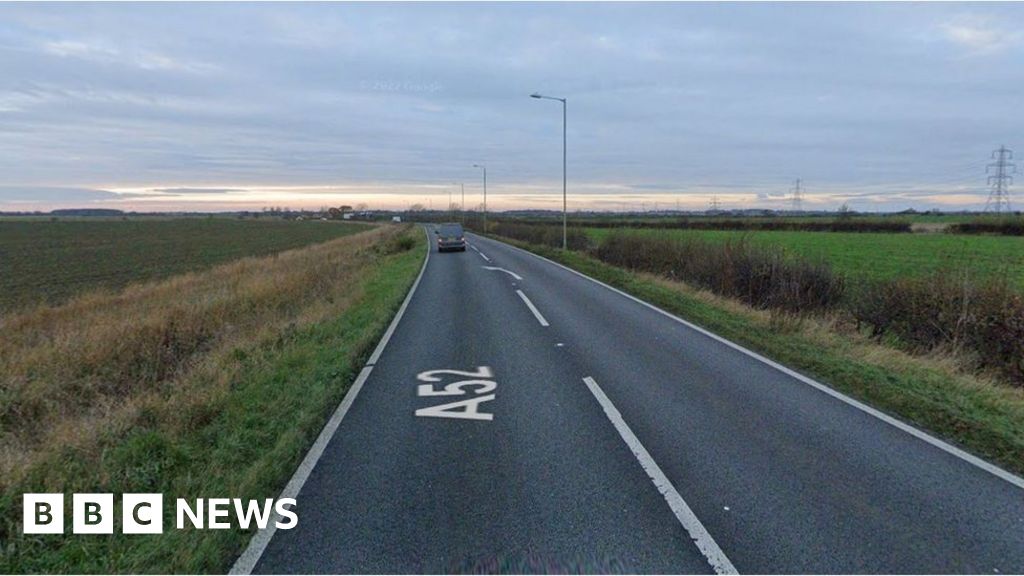 A52 in Lincolnshire reopens after multi-vehicle crash - BBC News