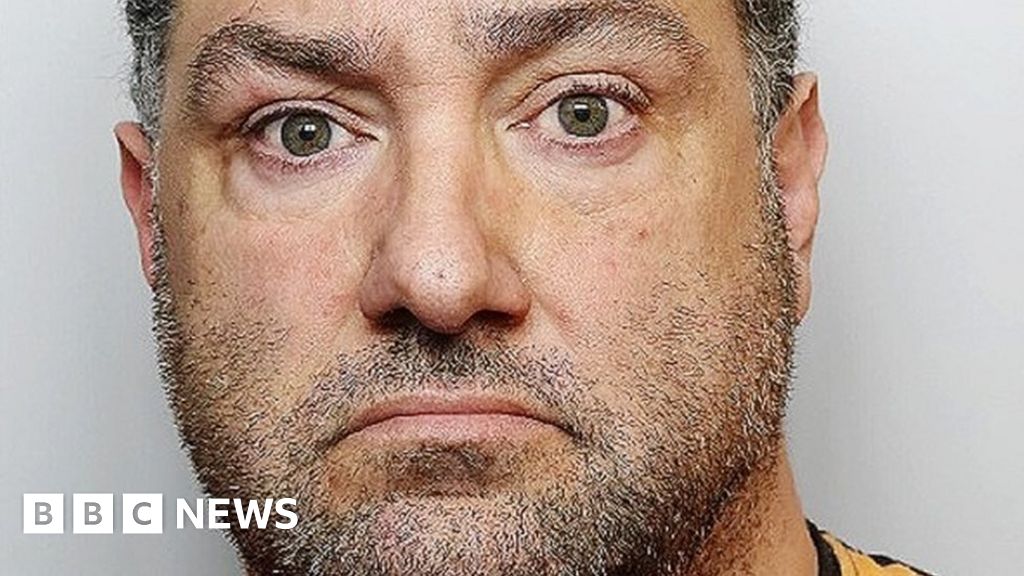 Trowbridge man jailed after vigilante sting - BBC News