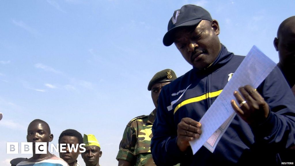 Burundi president votes amid tension - BBC News