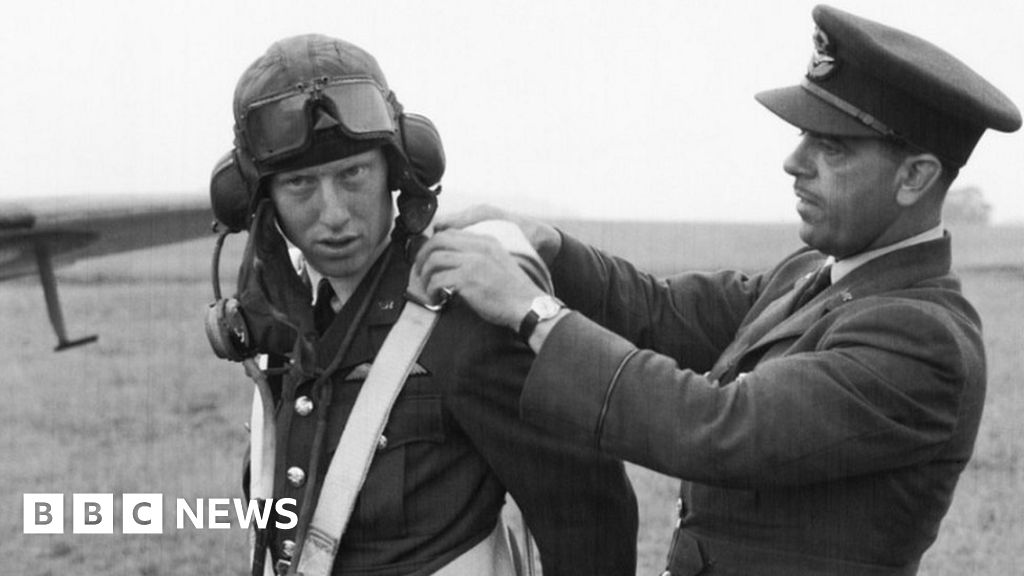 James 'Ginger' Lacey: Battle of Britain pilot remembered - BBC News