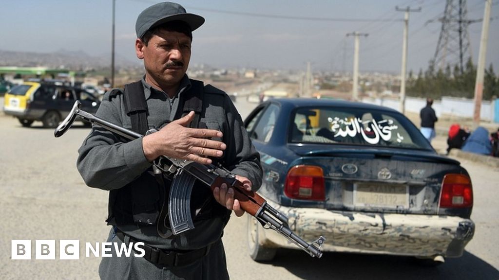 Afghan gunmen storm Sikh temple in Kabul - BBC News