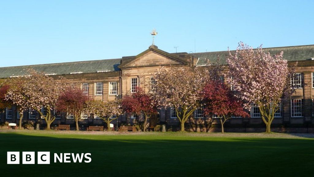 Bullying claims probed at George Watson's College - BBC News