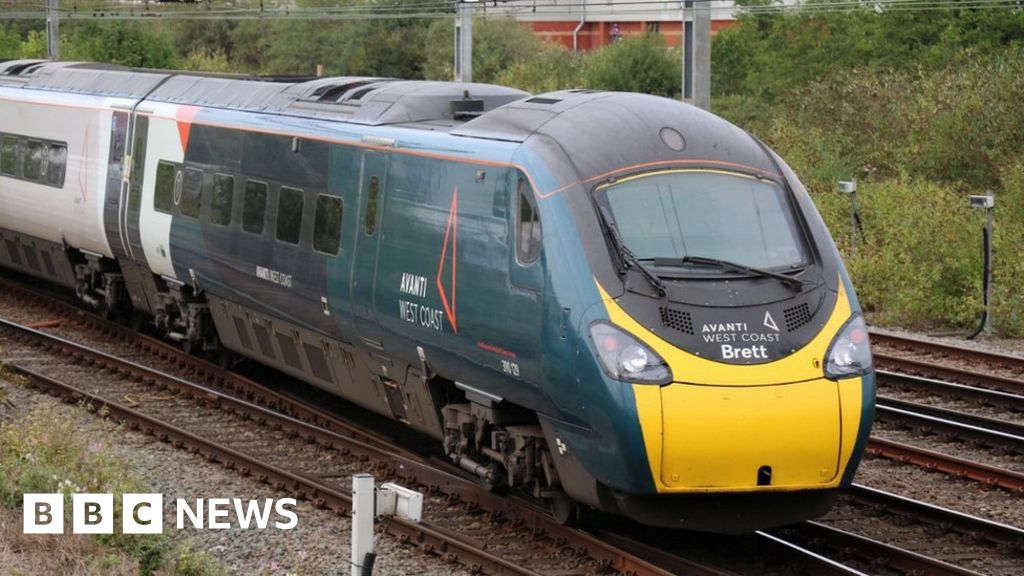 Rail worker in 'near miss' on West Coast Main Line - investigators ...