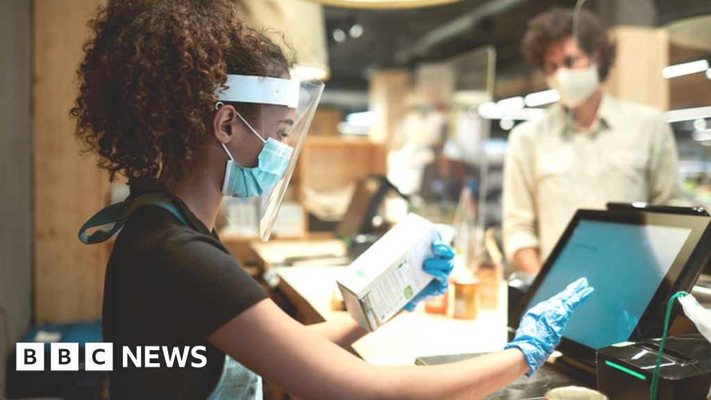 Police probe 285 incidents of abuse of retail staff - BBC News