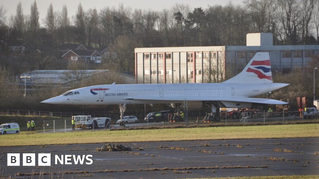 'Last Concorde' moved to Bristol Aerospace Museum hangar - BBC News