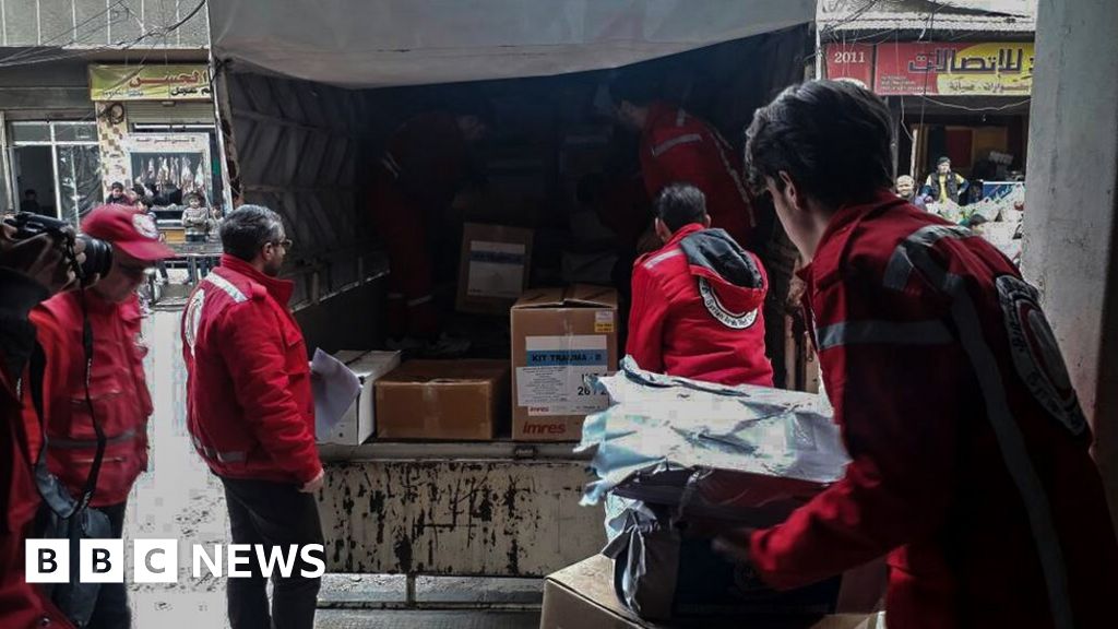 Syria war: First aid delivery in months reaches Eastern Ghouta - BBC News