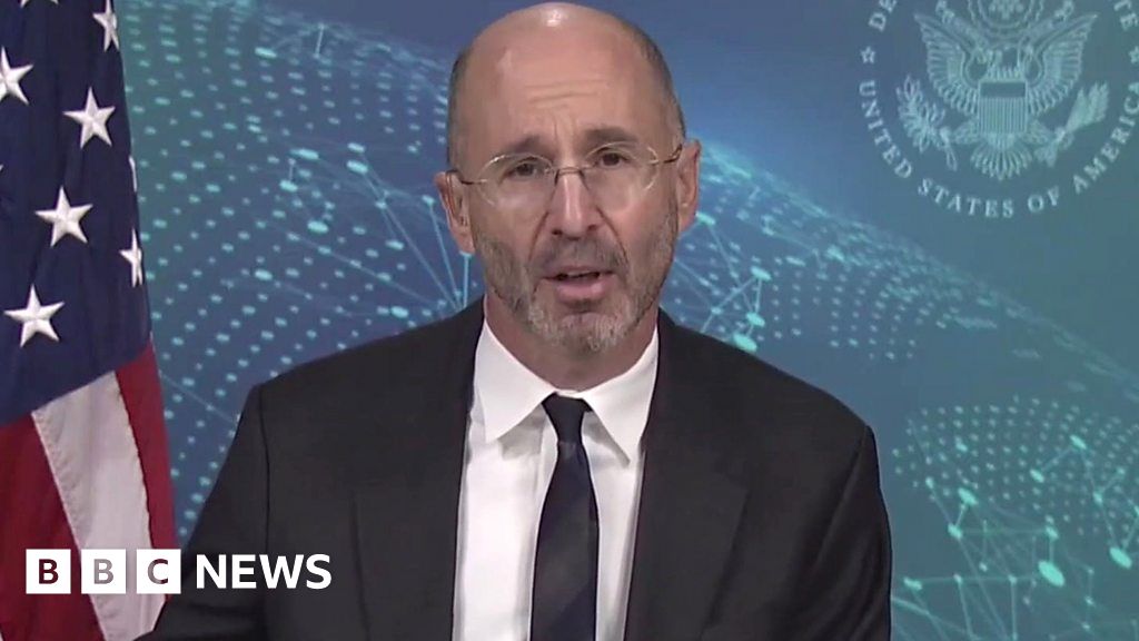 Robert Malley: Iran has a clear choice on nuclear programme - BBC News