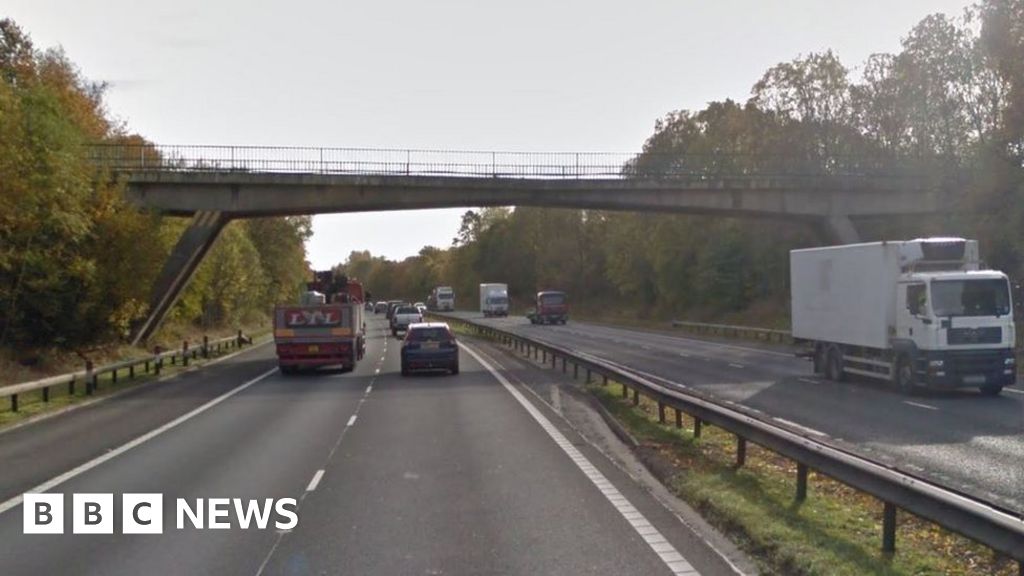 Body found on M74 believed to be Larkhall man - BBC News