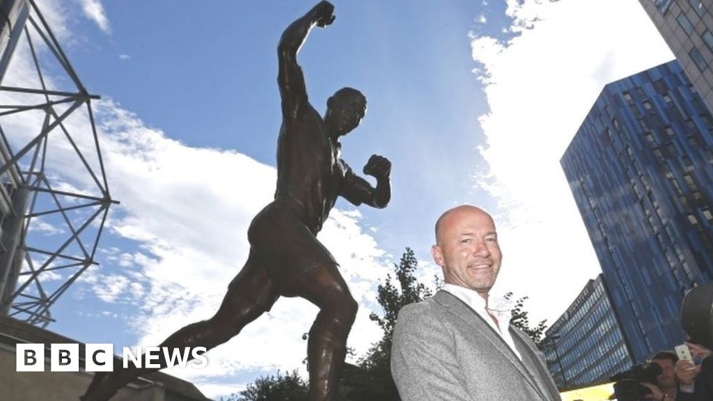 Alan Shearer statue unveiled at St James' Park - BBC News