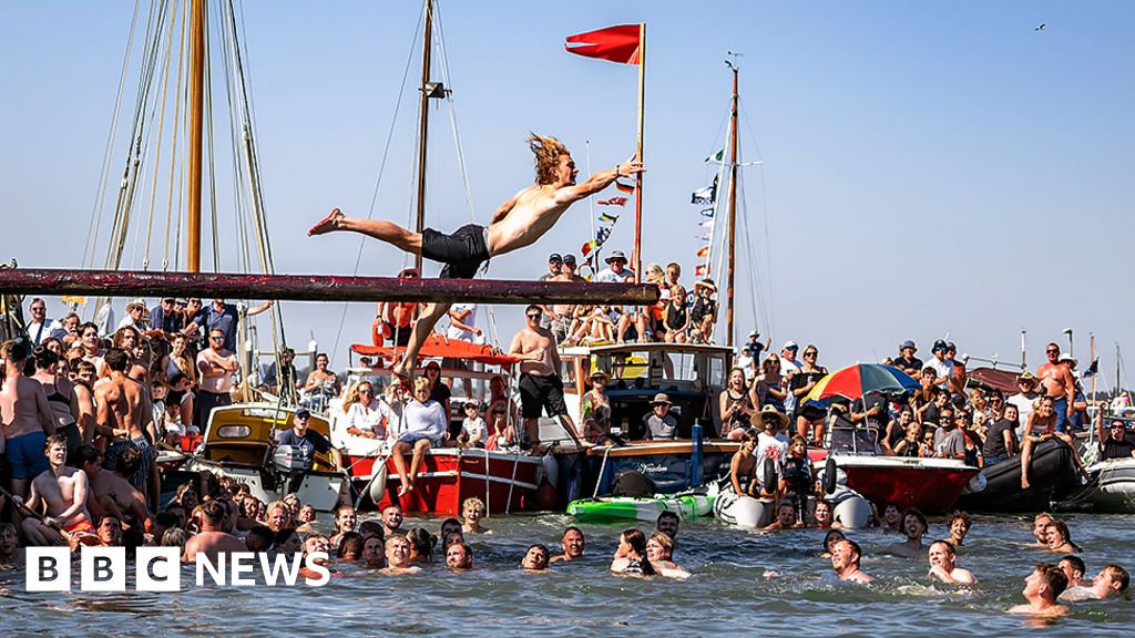 West Mersea Town Regatta in pictures - BBC News