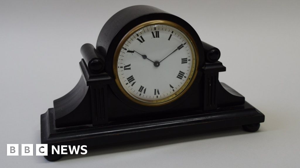 Winston Churchill's War Rooms clock sold to collector - BBC News