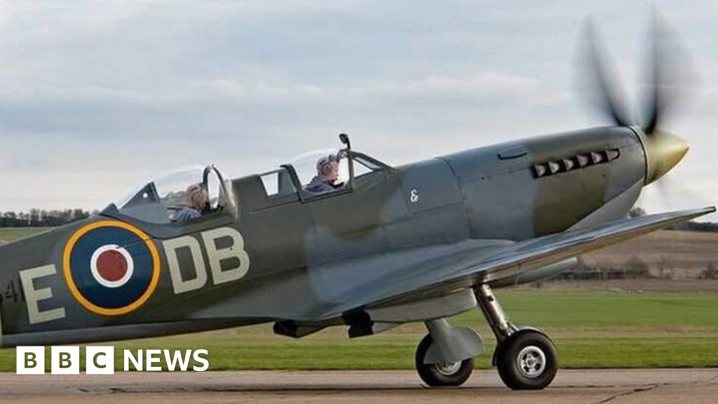Flight of restored Spitfire halted over technical hitch - BBC News