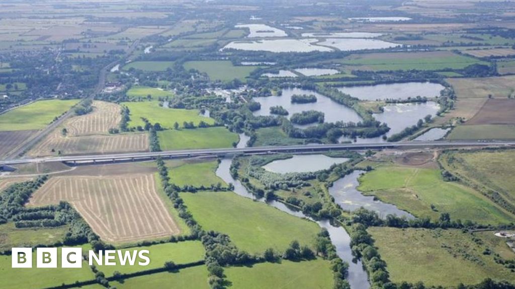 A14 Huntingdon bypass to open a year early - BBC News