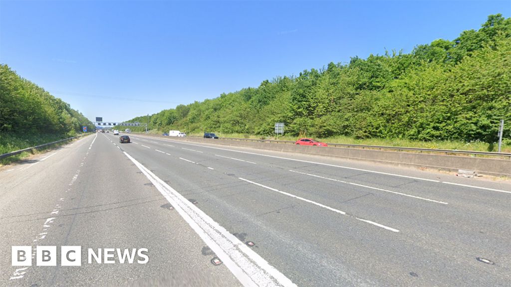 Cyclist seriously injured in M62 lorry crash near Wakefield - BBC News