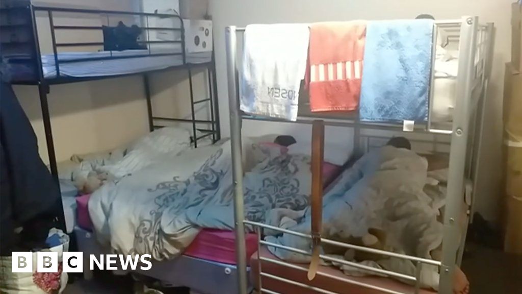 Social distancing 'impossible in shared housing'