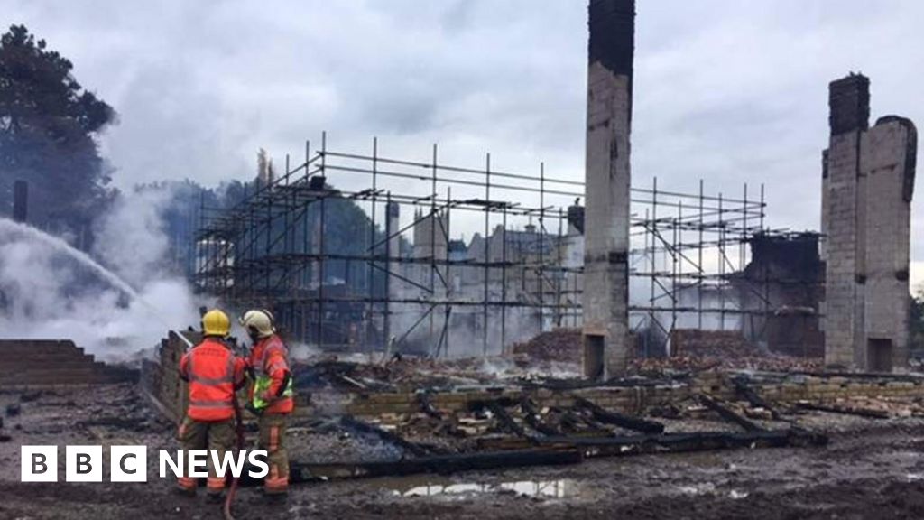 Stockport luxury homes building site destroyed by fire - BBC News
