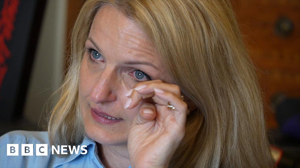 Kati Mackinlay: I knew Craig was 'hearing me' in hospital - BBC News