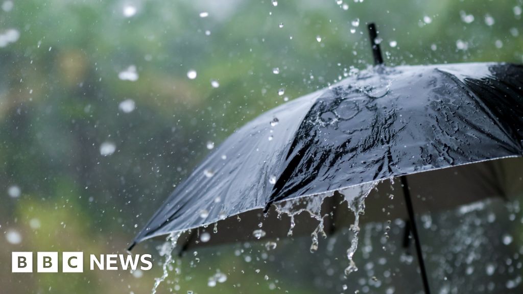 Wales weather: Heavy rain warning as heatwave ends - BBC News