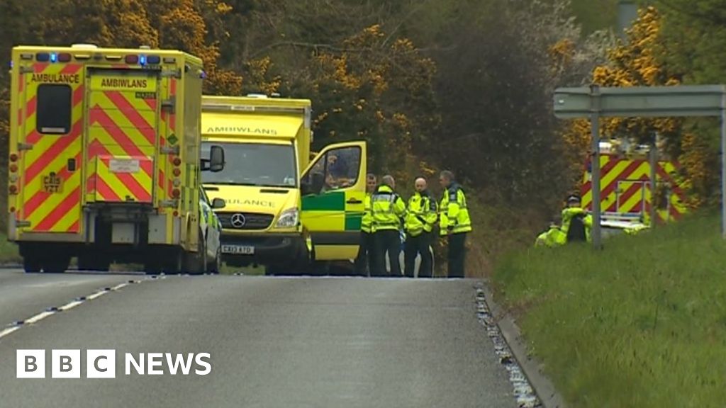 Thousands of 999 vehicle crashes in Wales since 2011 - BBC News