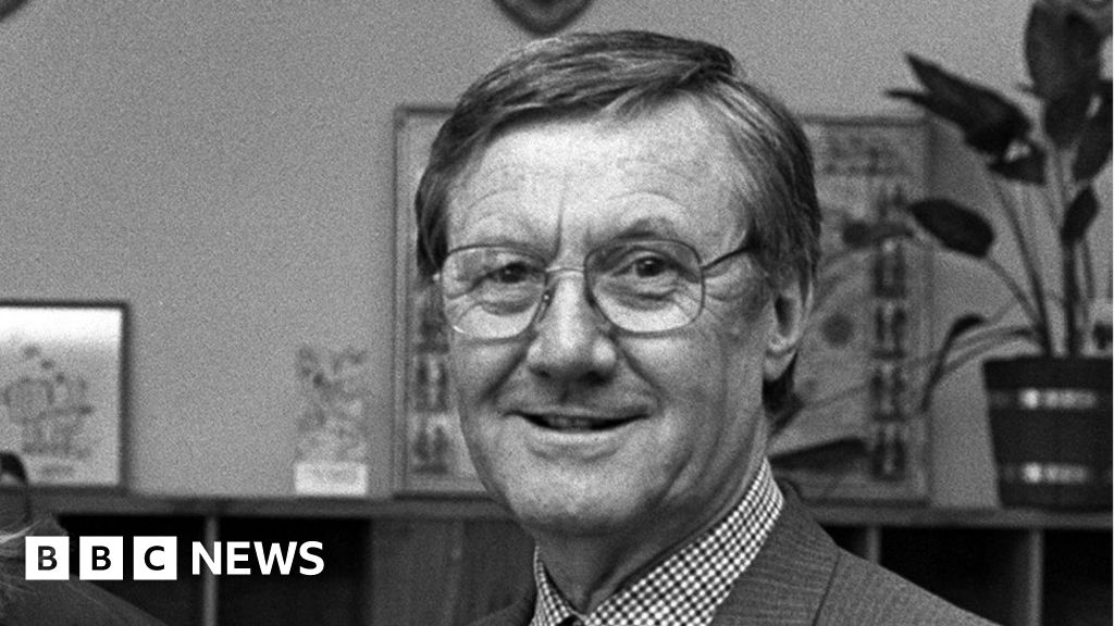 Methodist Church announce Rev Dr Colin Morris' death - BBC News