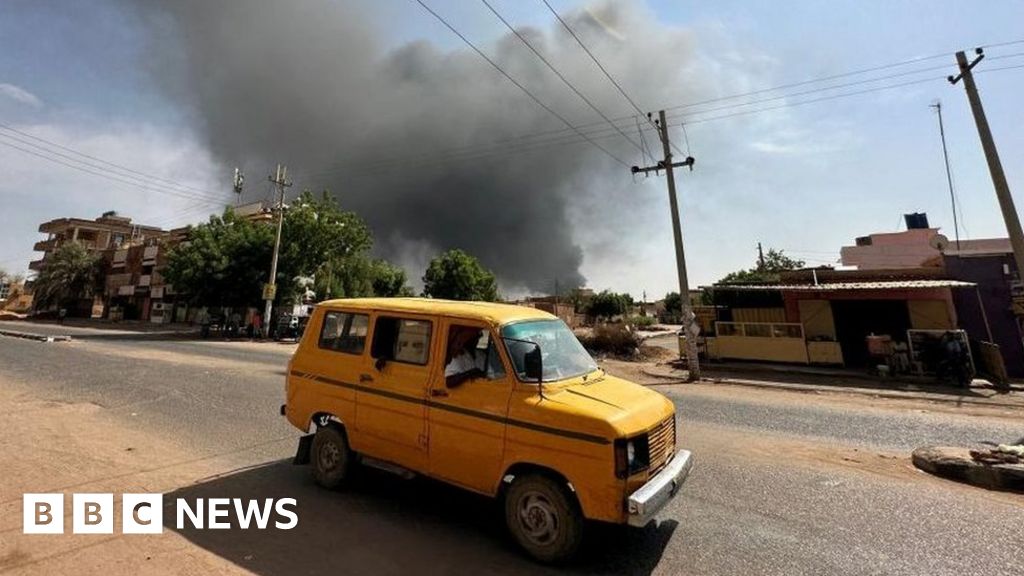 Sudan conflict: Air strike kills at least 22 in Khartoum - BBC News