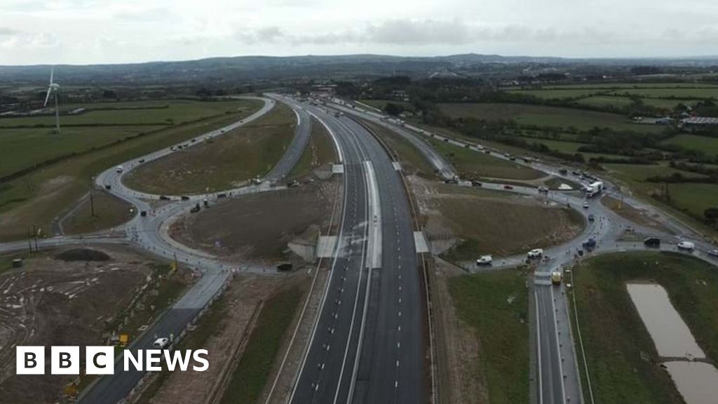 Weekend closure for part of Cornwall's A30 - BBC News
